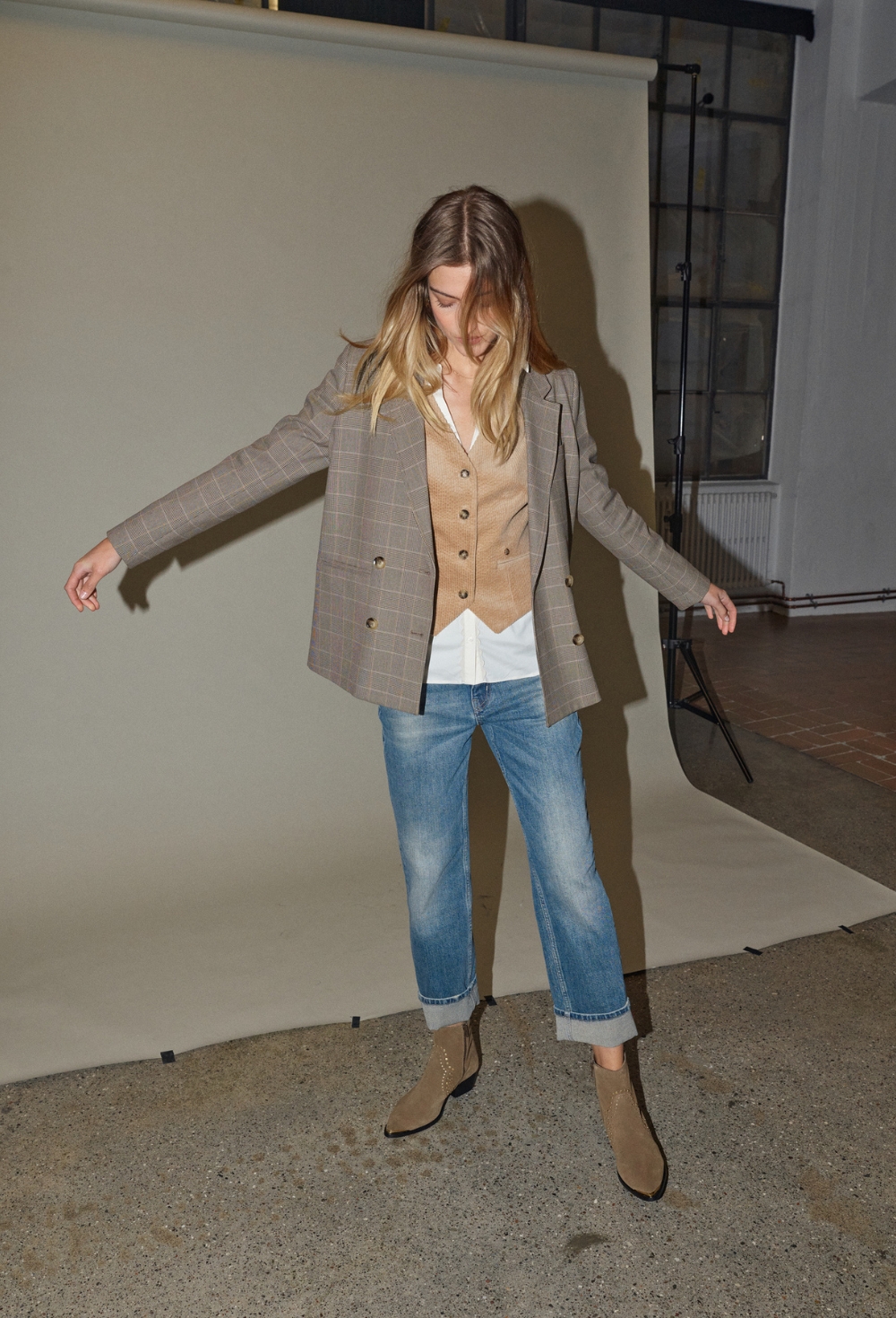 The Mos Mosh Story: Elevating Fashion with Timeless Elegance - Red Pearl