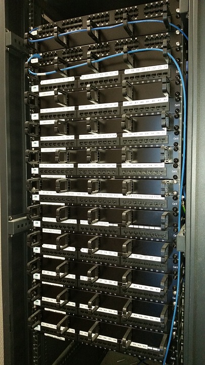 3 Tips for Choosing the Right Data Center Rack - Raising Electronics