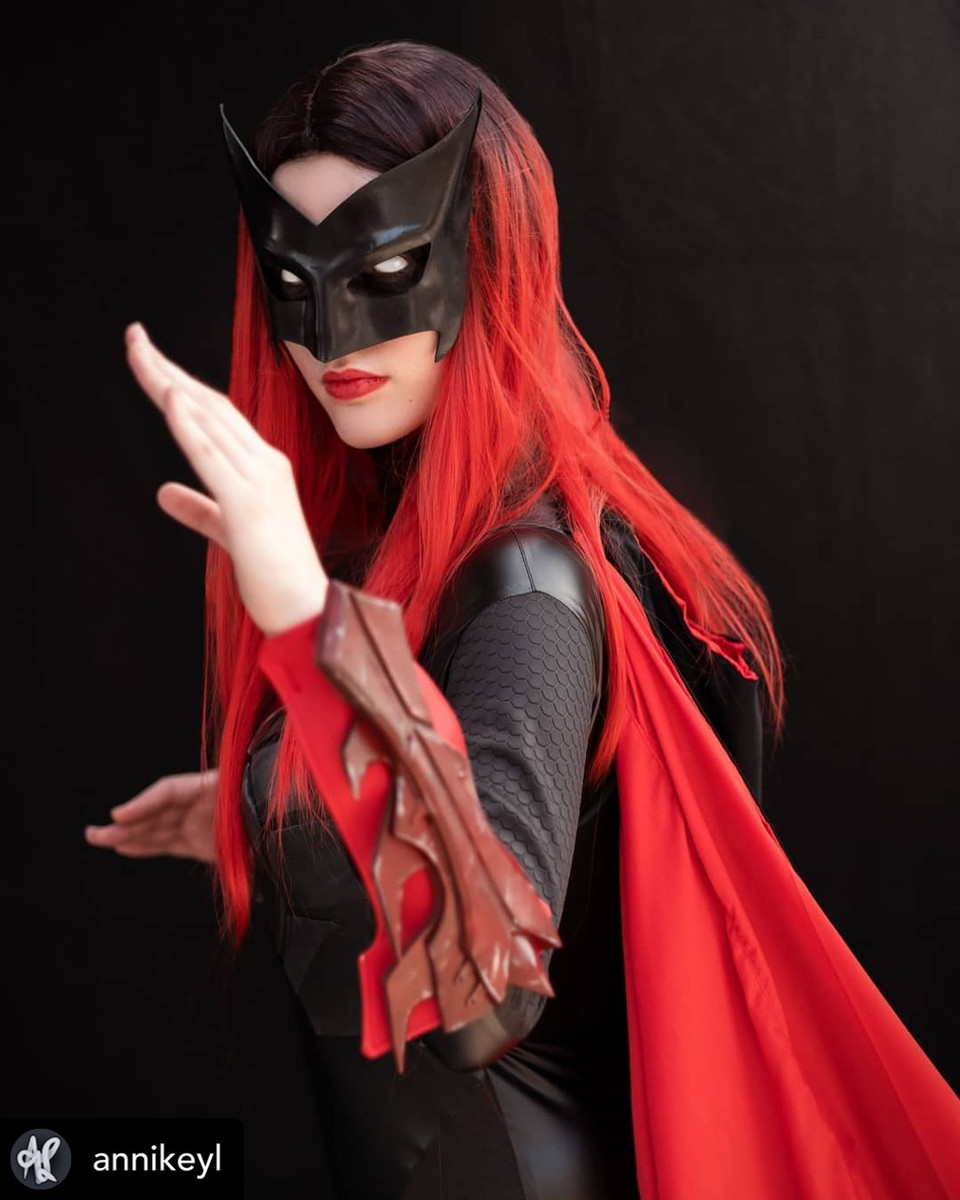 Batwoman Cosplay Mask | Mad Masks