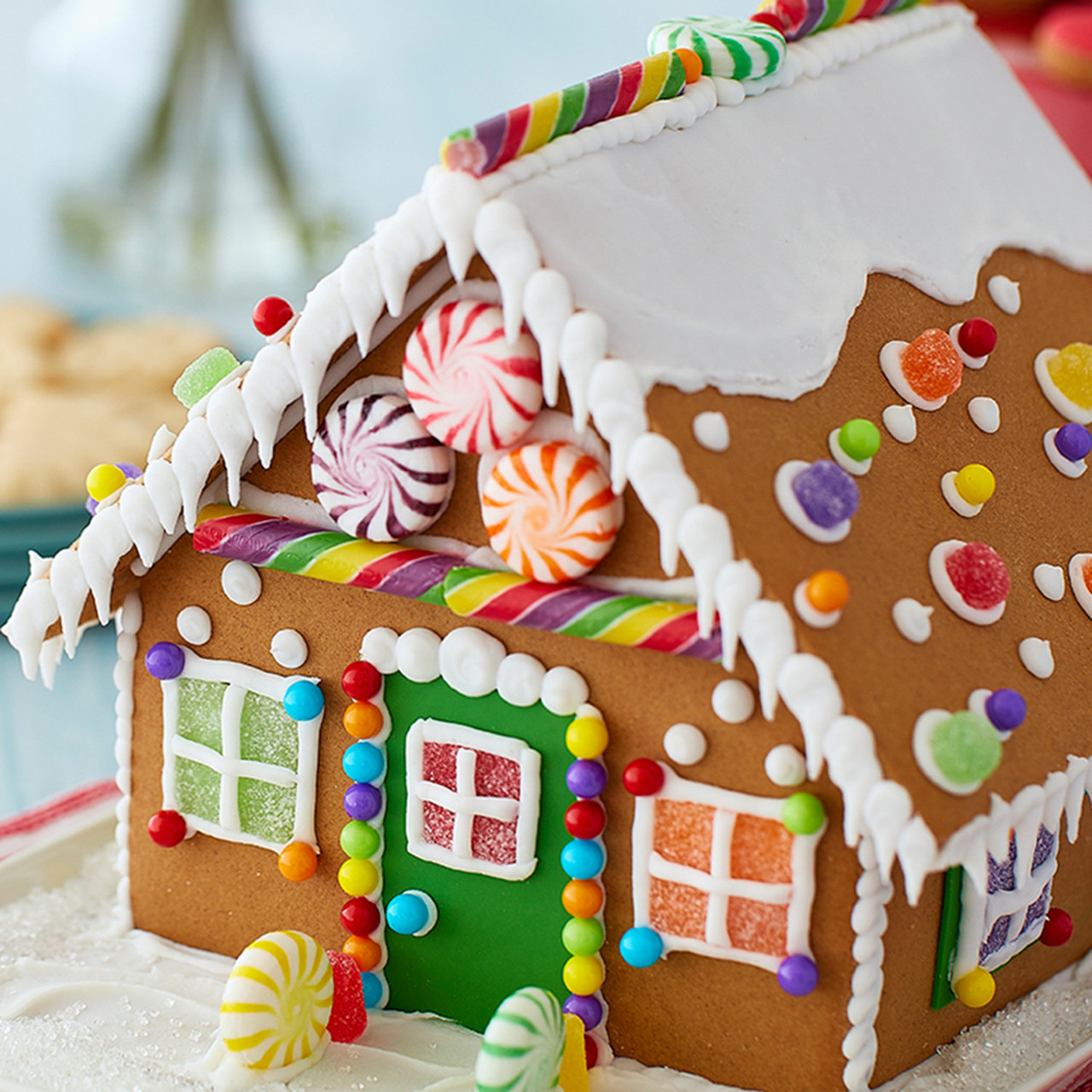 How to Make Snow Drifts on a Gingerbread House - Wilton