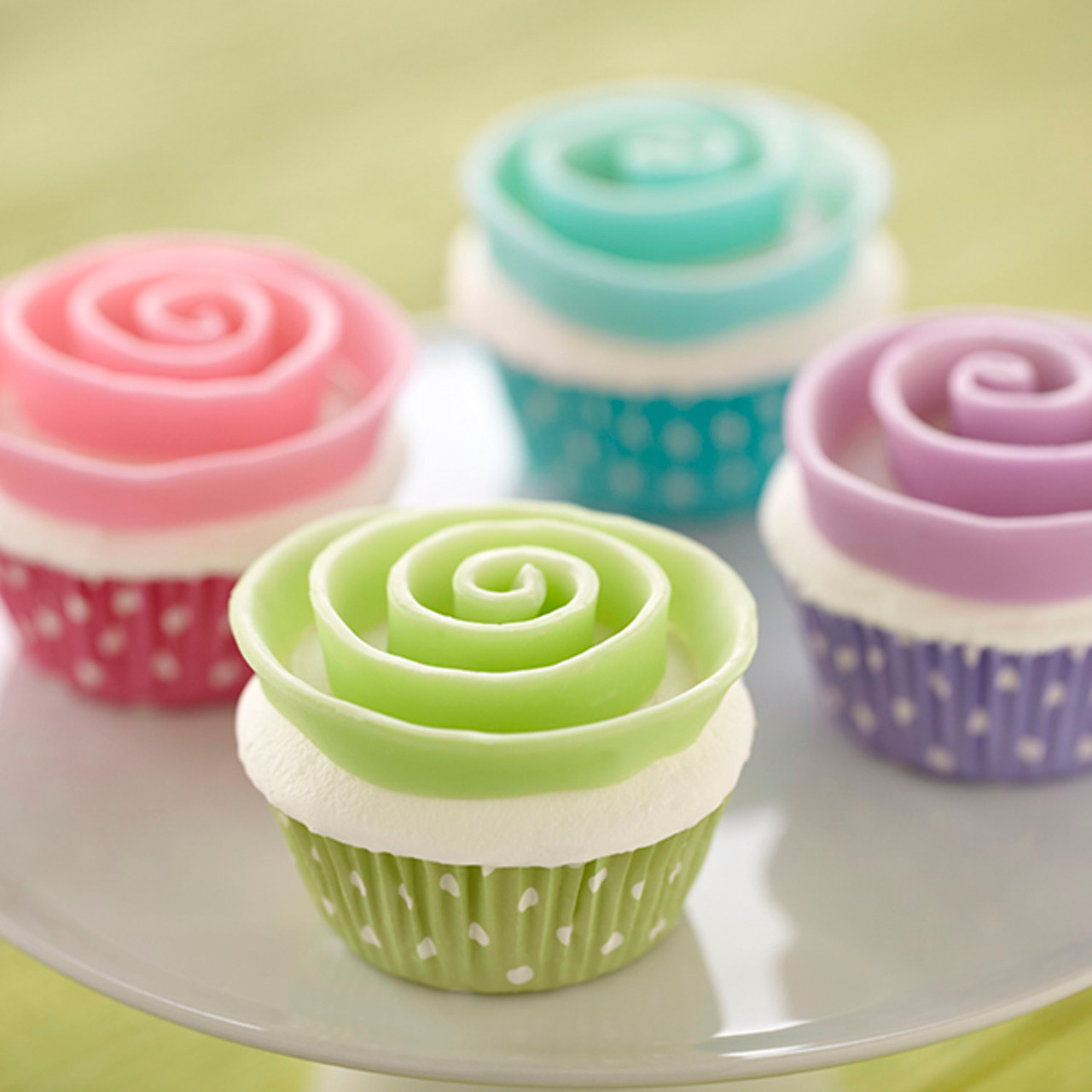 Two-Tone Candy Clay Ribbon Flower Cupcake - Wilton