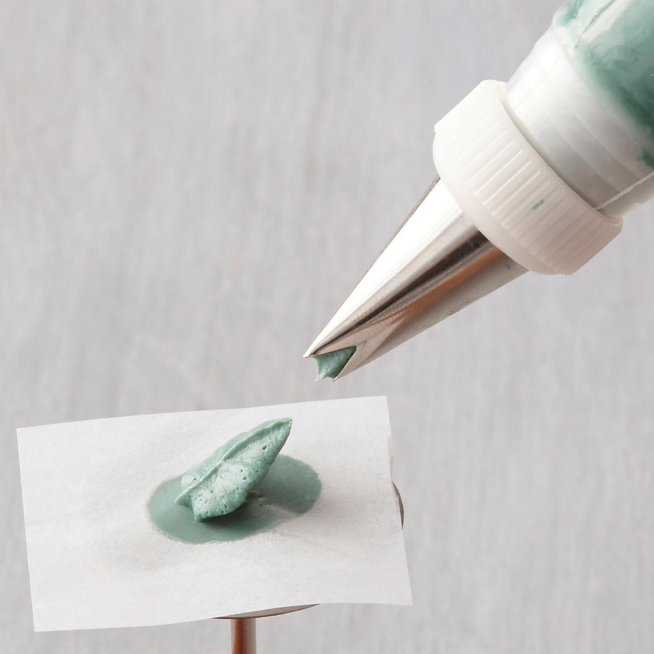How to Pipe Icing Leaves - Wilton
