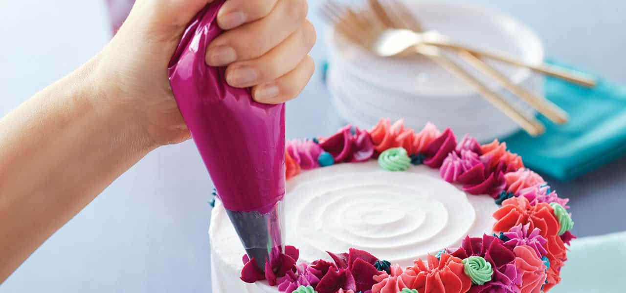 Left-Handed Cake Decorating Tutorial - Wilton