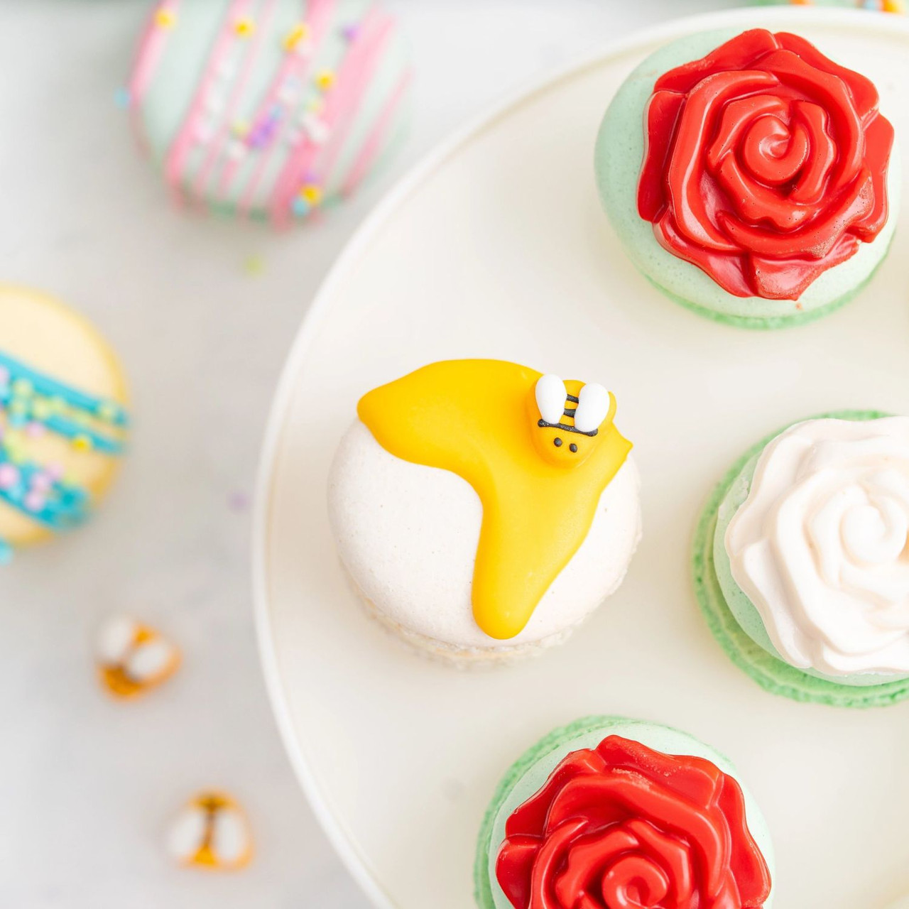 3 WAYS TO DECORATE MACARONS - Wilton