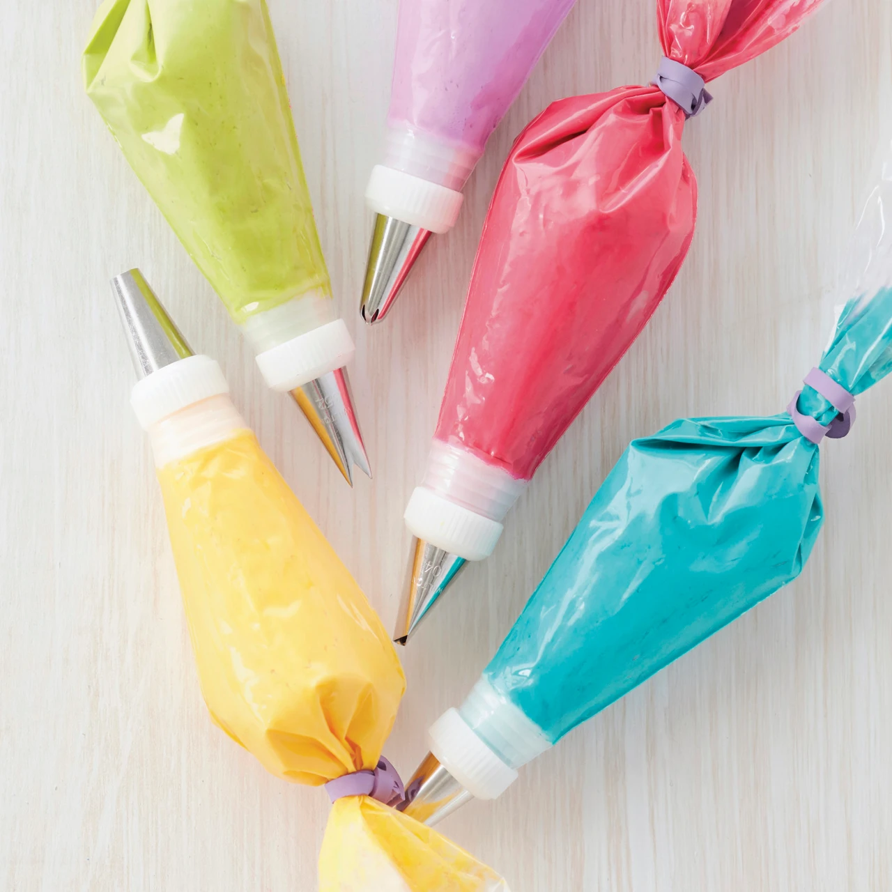 12-Inch Disposable Decorating Bags, 24-Count Cake Piping Bags - Wilton