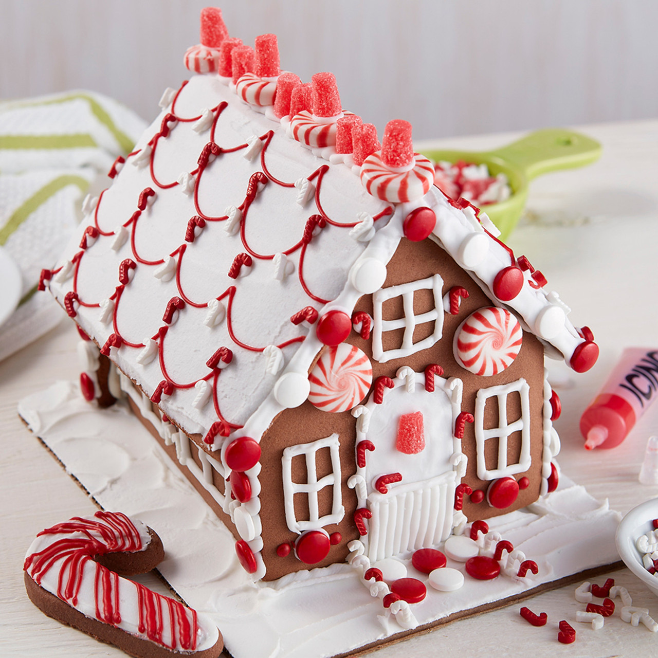 Designer Chocolate Cookie House #2 - Wilton
