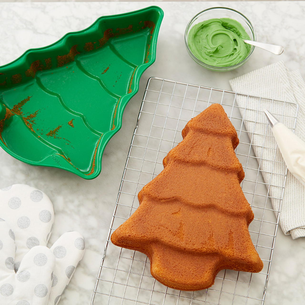 Simple Christmas Tree Cake - Wilton