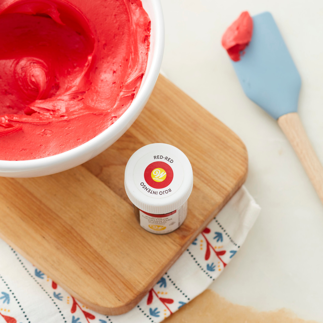 how to make icing red with food coloring