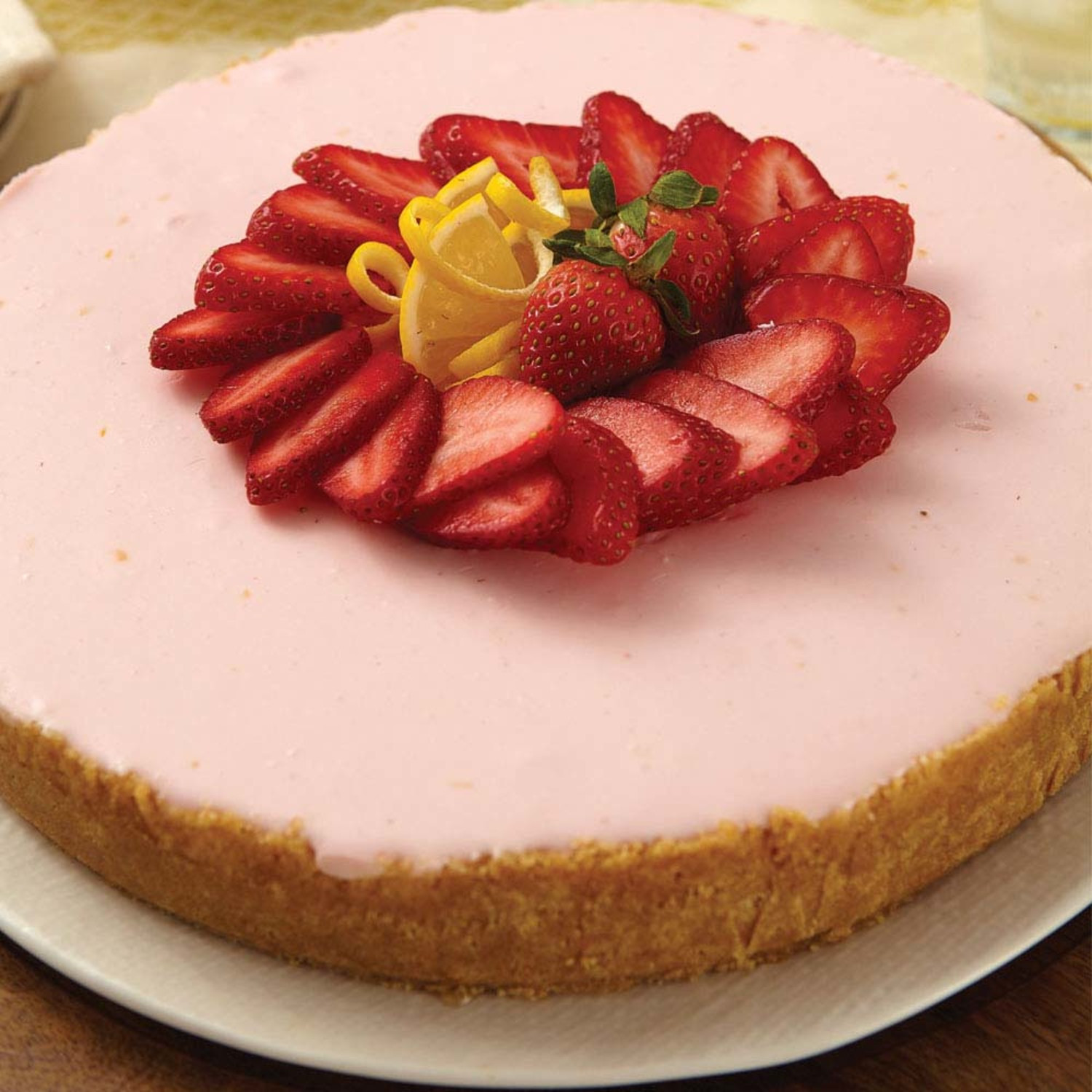 No-Bake Strawberry Lemonade Cheesecake - Wilton