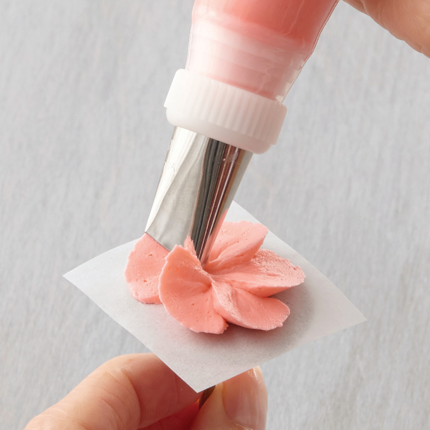 How to Make Petal Tip Flowers - Wilton