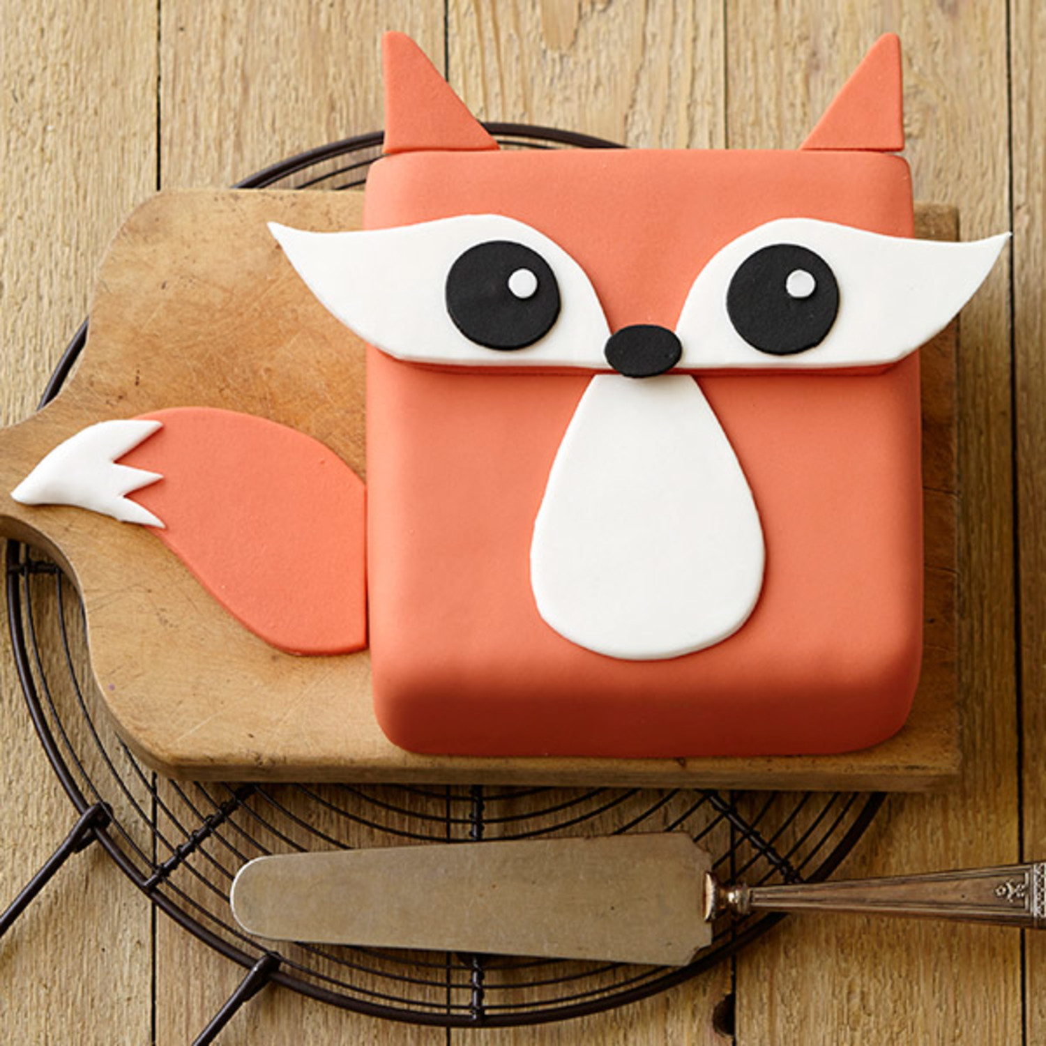 Festive Fox Cake - Wilton