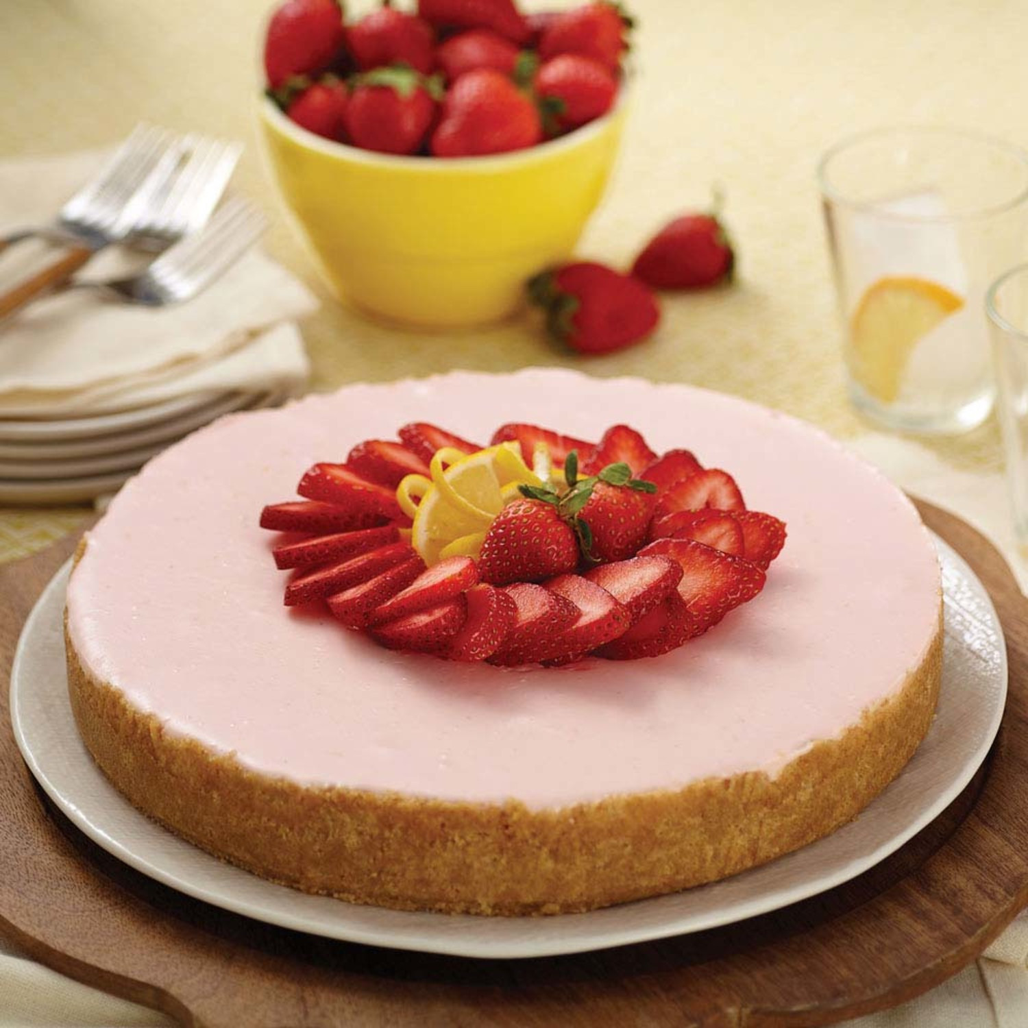 No-Bake Strawberry Lemonade Cheesecake - Wilton