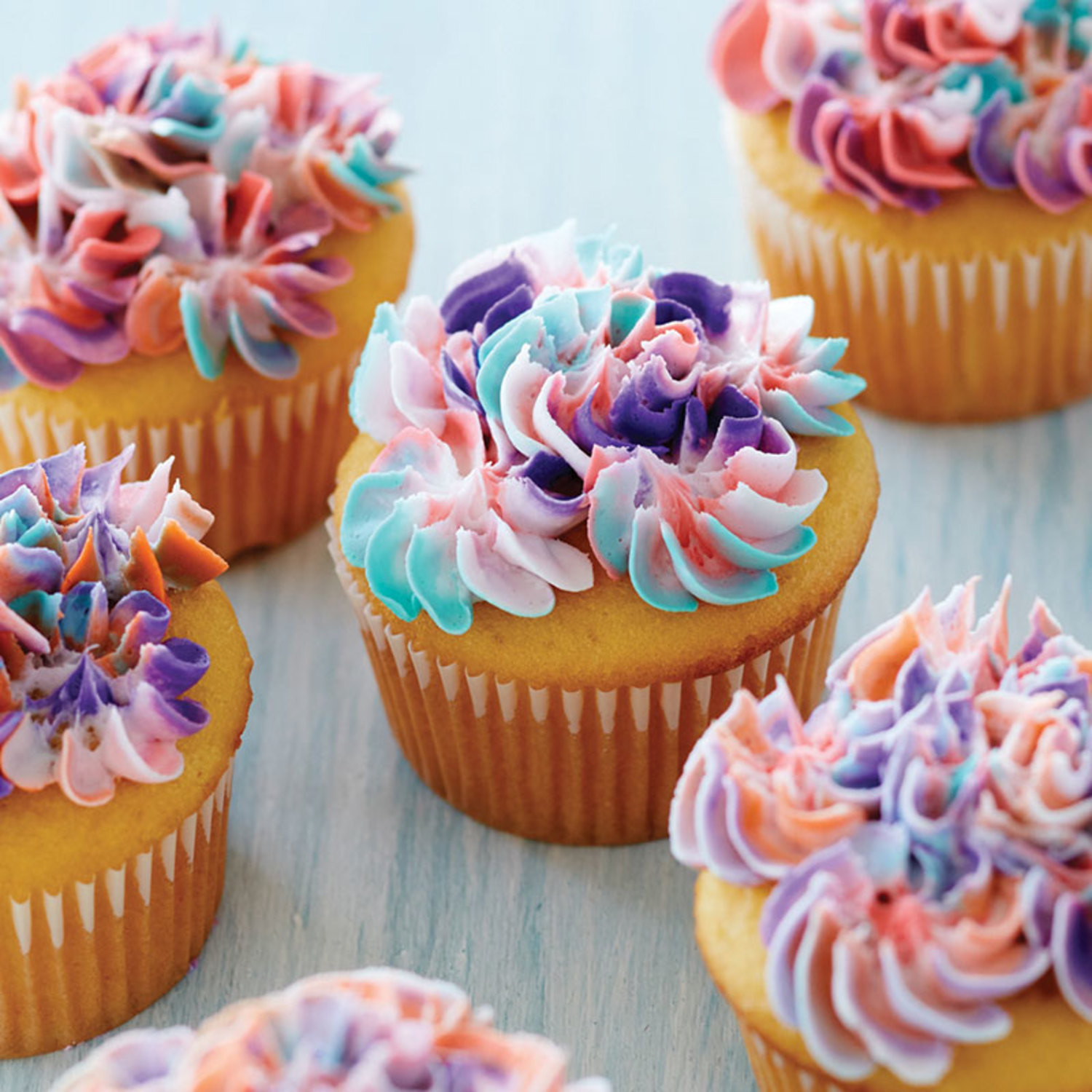 How to Pipe Swirl Drop Flowers - Wilton