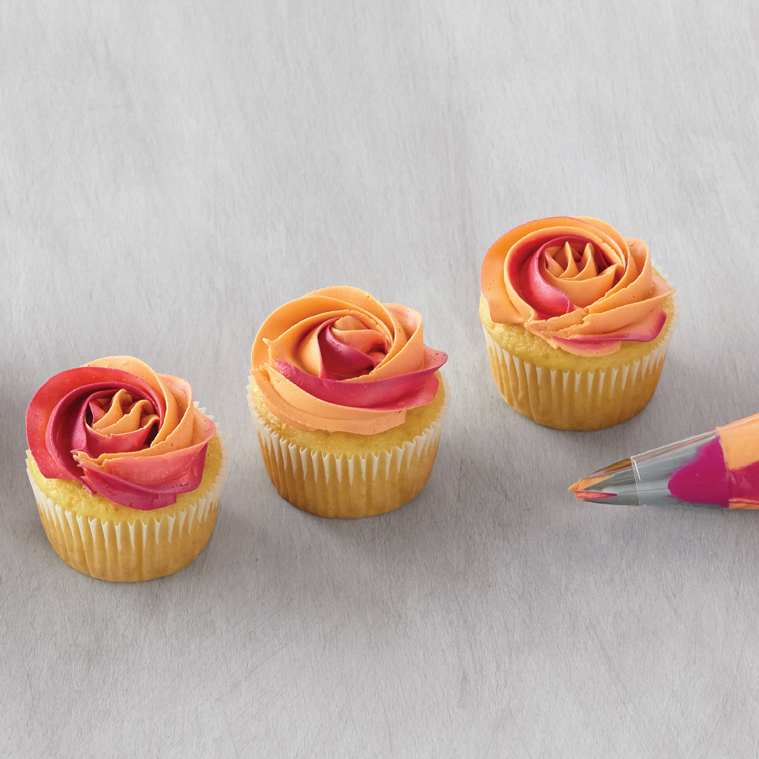 How to Decorate a Cake with a Spatula - Wilton