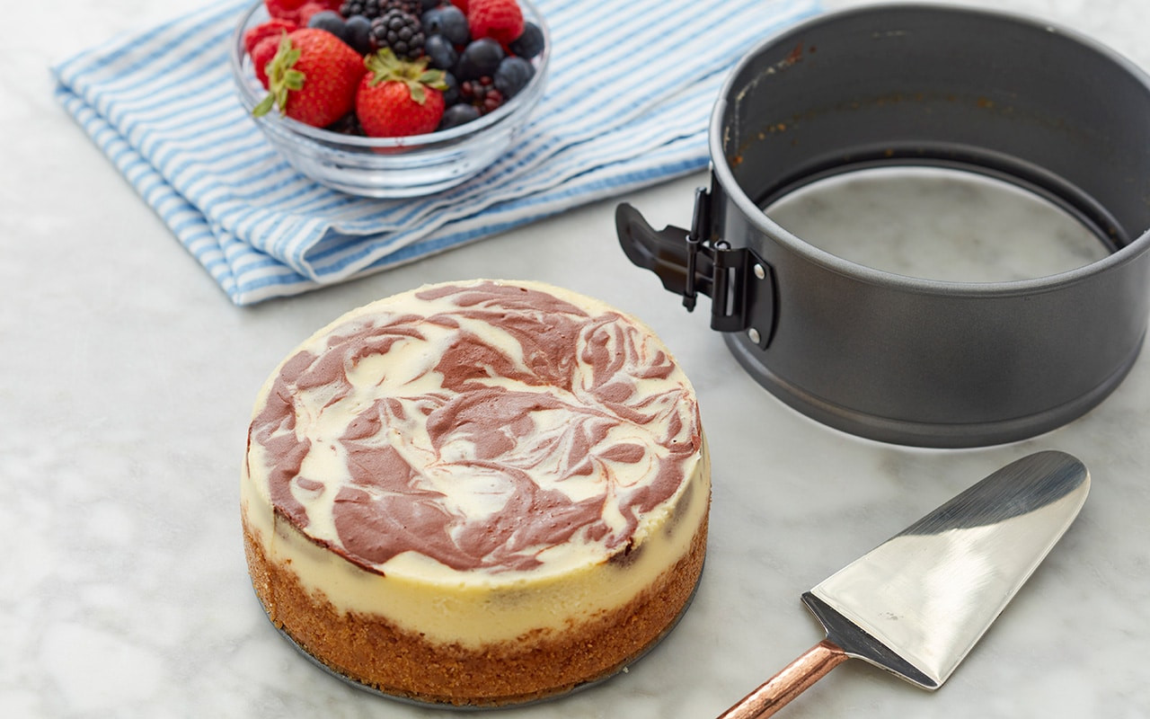 Springform Pan 101: What is a Springform Pan and How Do You Use It - Wilton