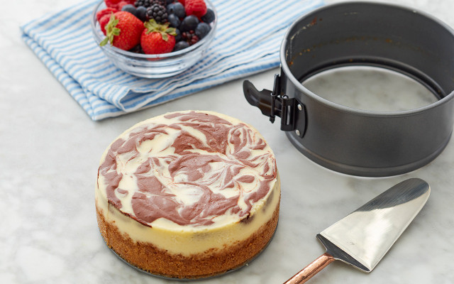 Springform Pan 101: What is a Springform Pan and How Do You Use It - Wilton