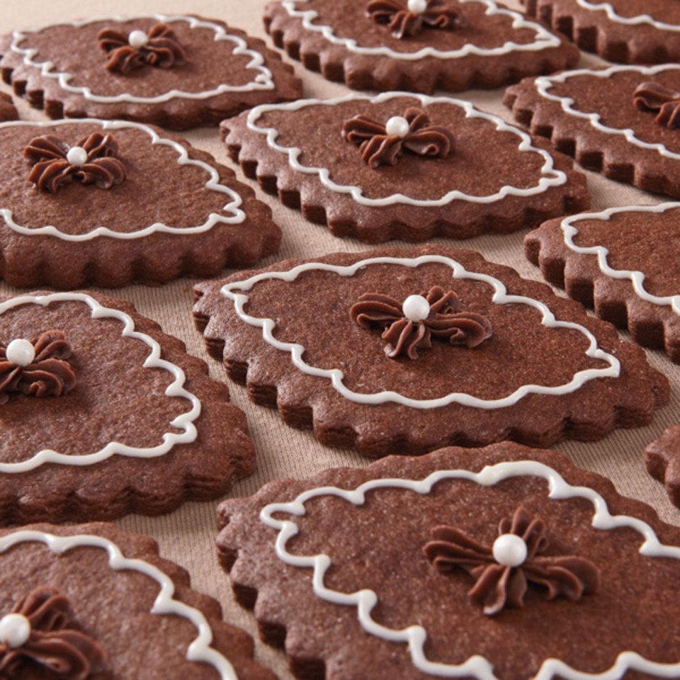 Spiced Chocolate Roll Out Cookies - Wilton