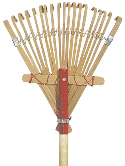 Bond Manufacturing Deluxe Bamboo Rake 10 Inches - CountryMax