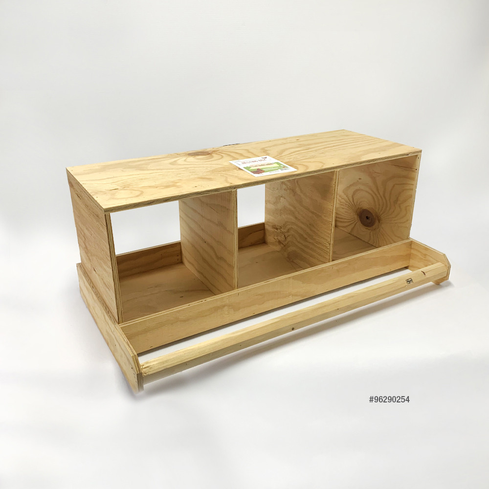 CountryMax Backyard Seeds Chicken Triple Nesting Box