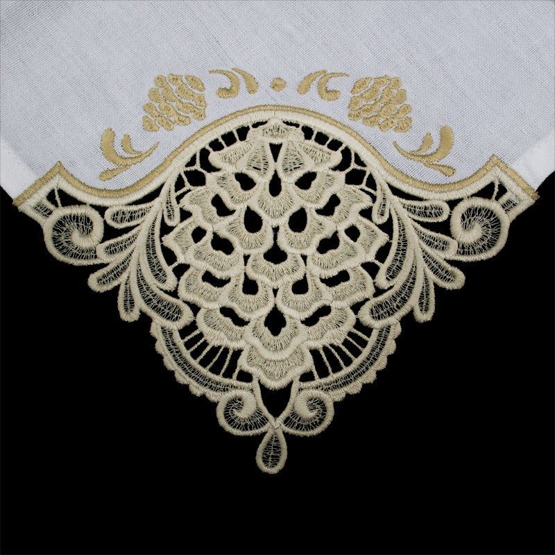 Pinecone Tablecloth Corner FSL