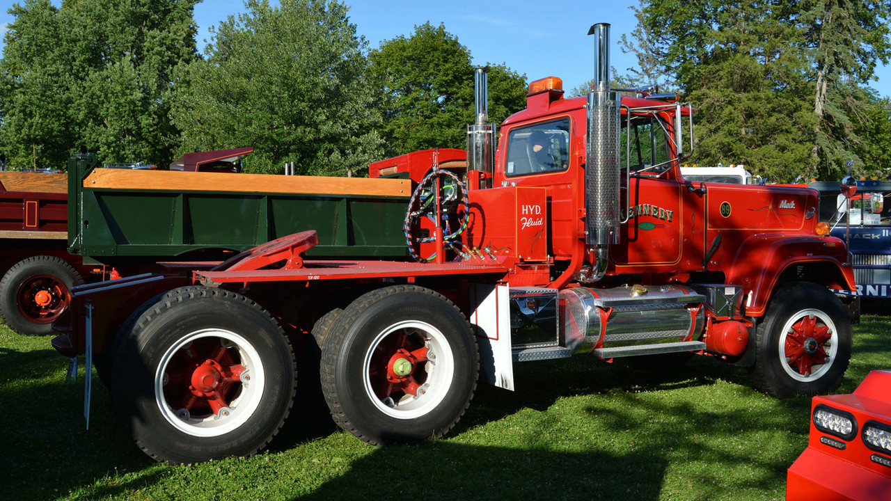 Heavy Haul Replicas Kennedy 1989 Mack Superliner Tandem Axle Tractor
