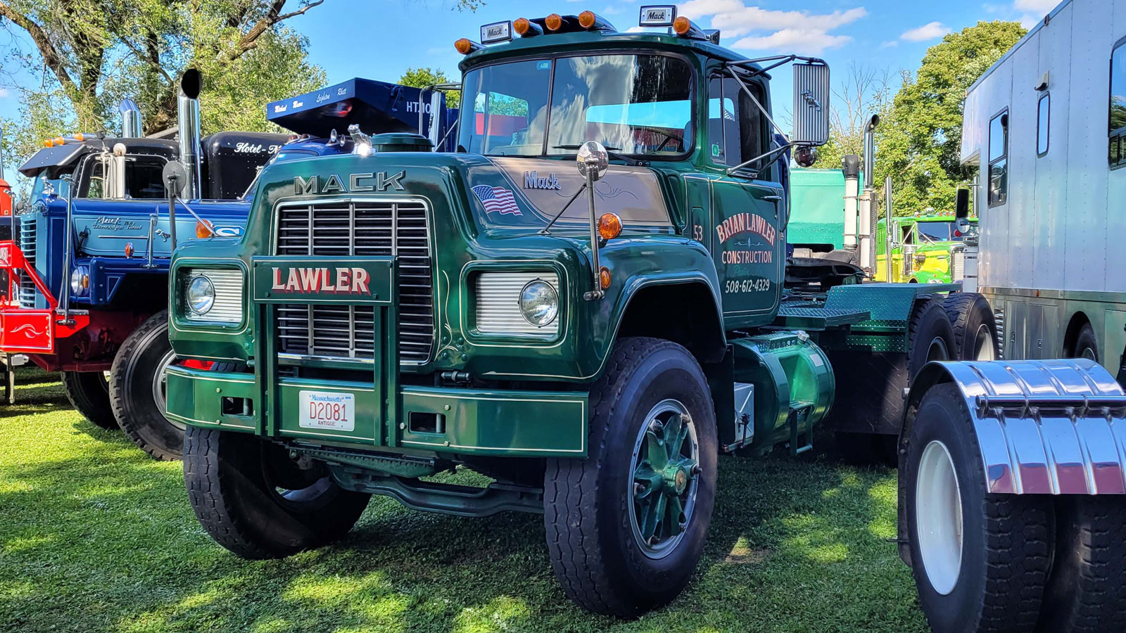 Brian Lawler's Big Green Mack R is underway - Heavy Haul Replicas