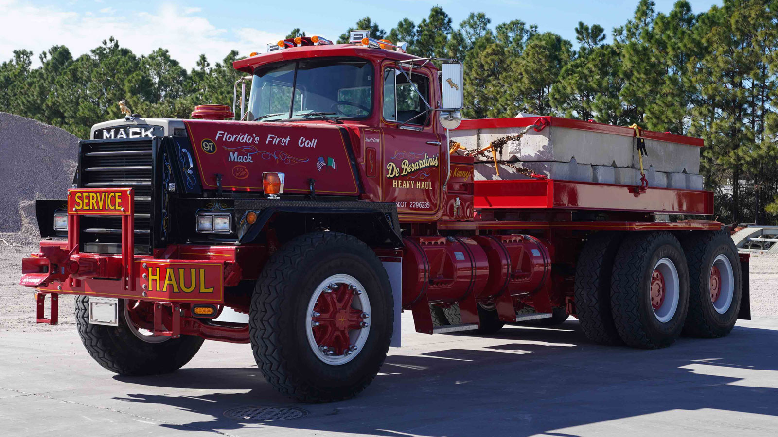 Beautiful Beast...DeBerardinis Mack RD800 - Heavy Haul Replicas