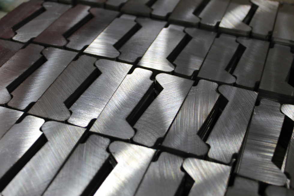 Knife Steel Education with Larrin Thomas - Niagara Specialty Metals