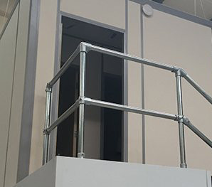 Ezyrail - Corner stanchion w/ Base Fixing Plate - Galvanised Or Yellow ...