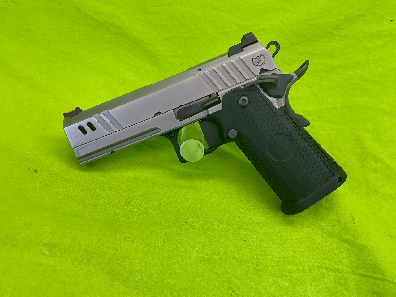 NIGHTHAWK CUSTOM 2011 DBS9 COMMANDER DOUBLE STACK 9MM IOS SILVER DLC