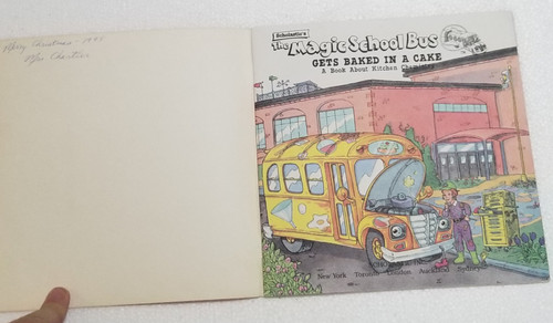 The Magic School Bus Gets Baked in a Cake children's book
