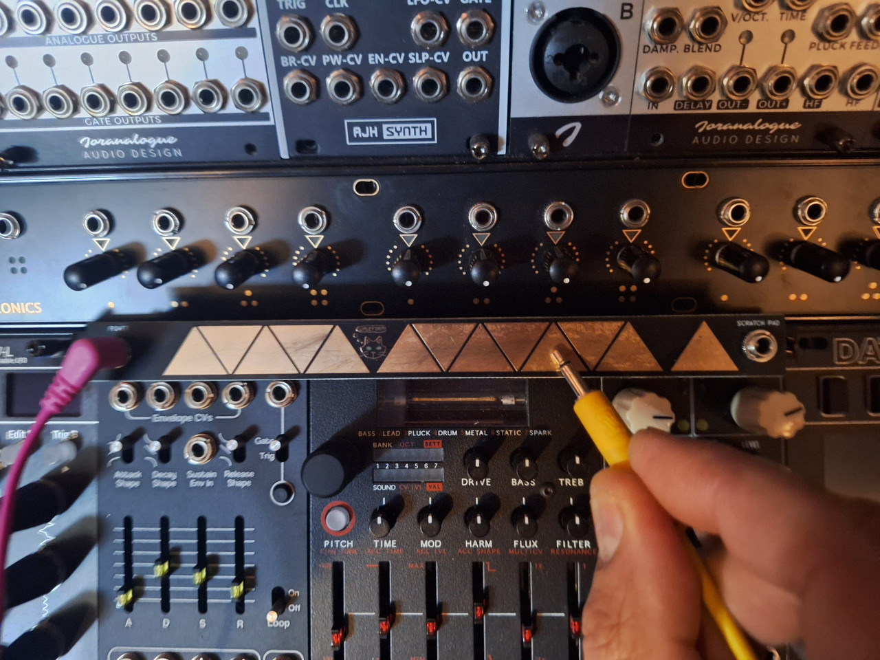 Catwalk Scratch Pad Keyboard - Waveform DIY Project Passive-ish ...