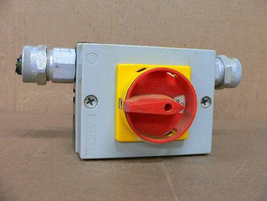 Salzer LB225 31300 B31SM RDYR 3-Pole Disconnect Switch