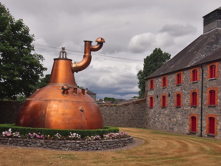 What Makes Irish Whiskey Totally Unique - Shamrock Gift