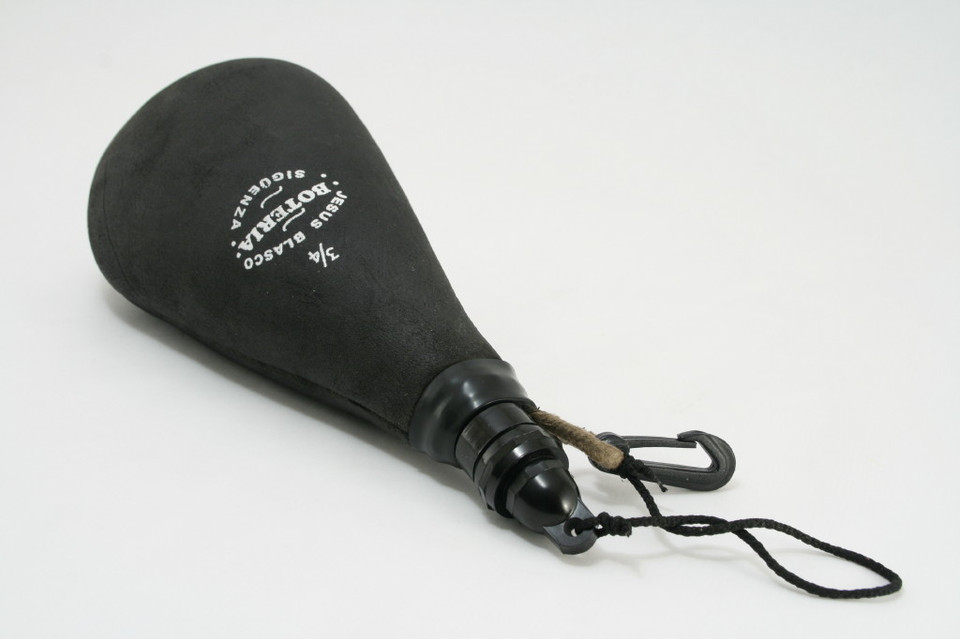 Spanish bota de vino 3/4 liter leather wineskin made in Spain wine skin