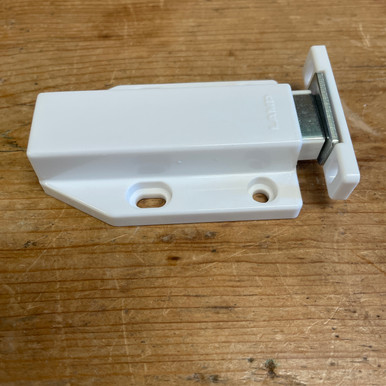 Extended Throw Magnetic Touch Latch