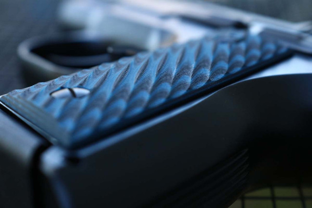 CZ 2075 RAMI Ridgebacks - LOK Grips