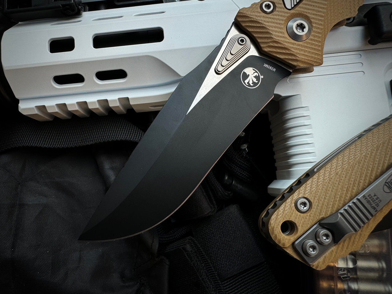 Microtech Amphibian RAM-LOK Folder Fluted Tan G10 Body w/ Black Plain ...