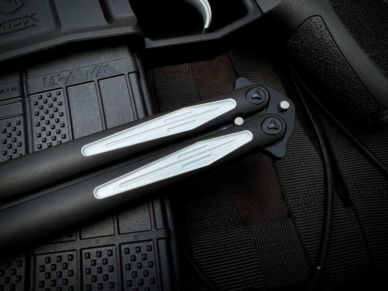 Microtech Tachyon III Balisong Venom Edition Black and White Aluminum ...