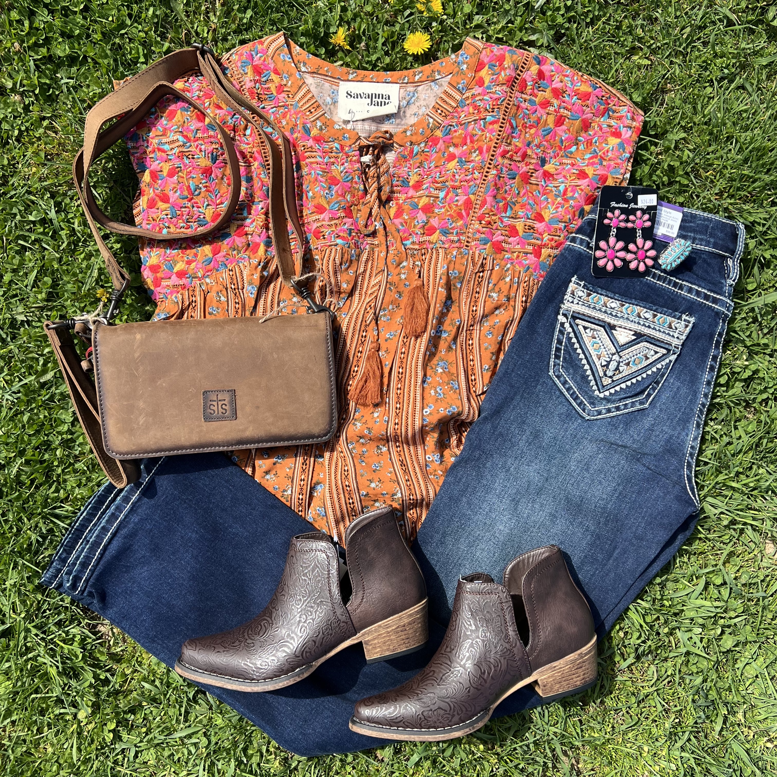 Women's Flower Themed Outfit Of The Day - Stockyard Style