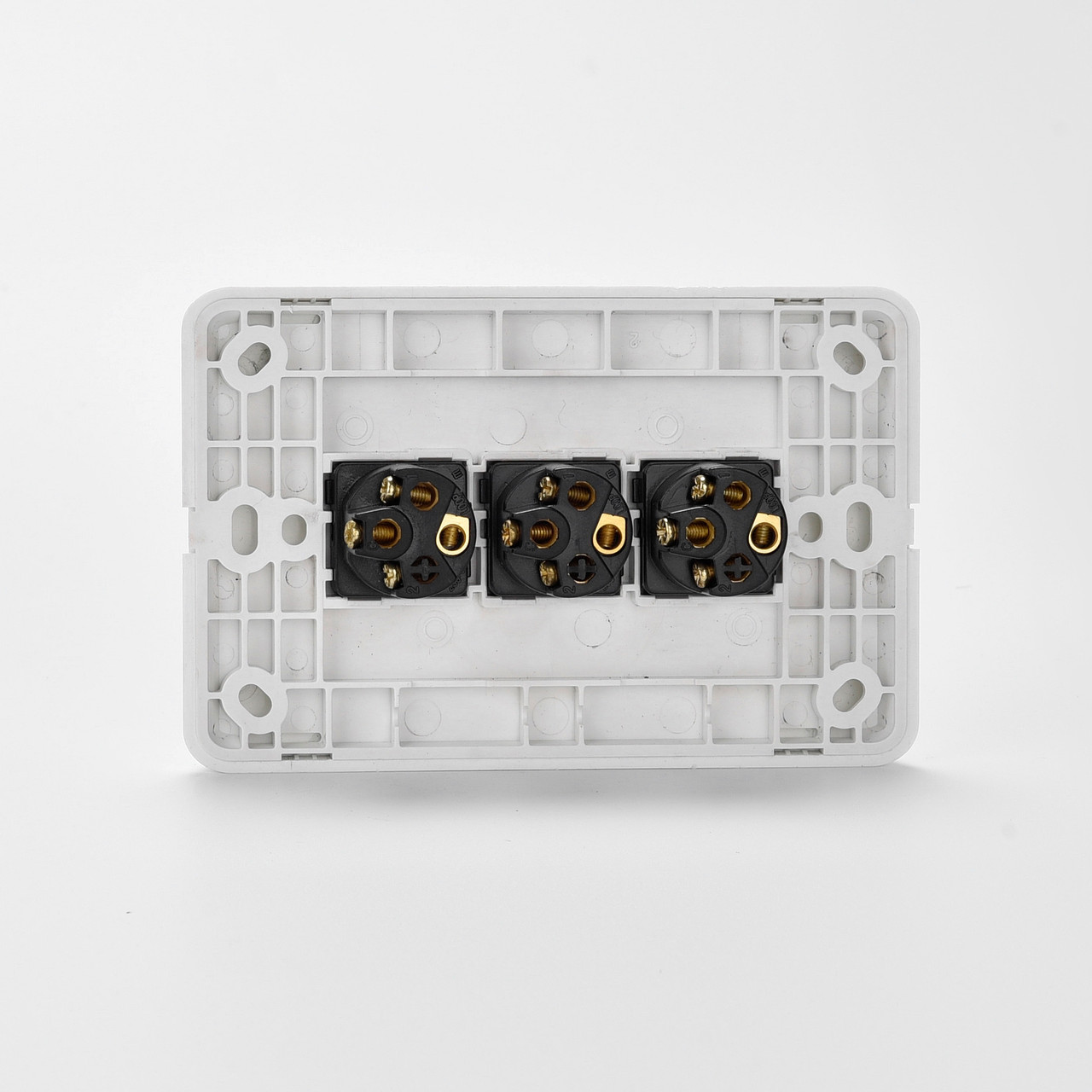Edge Electrical 3 Gang Switch 10A - Universal - Trade Depot