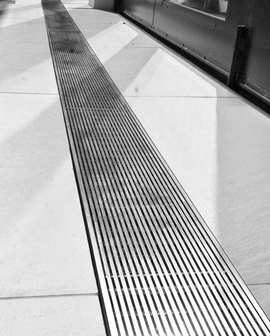 Vogue Level Threshold 1000mm High Quality 304-Stainless Steel - Trade Depot