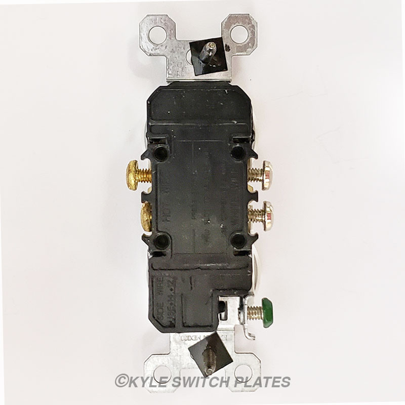 Weather Resistant 15A White Duplex Receptacles 3232TRWR