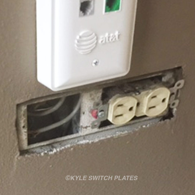 Long Tandem Duplex Receptacle + Blank Wall Plate - White