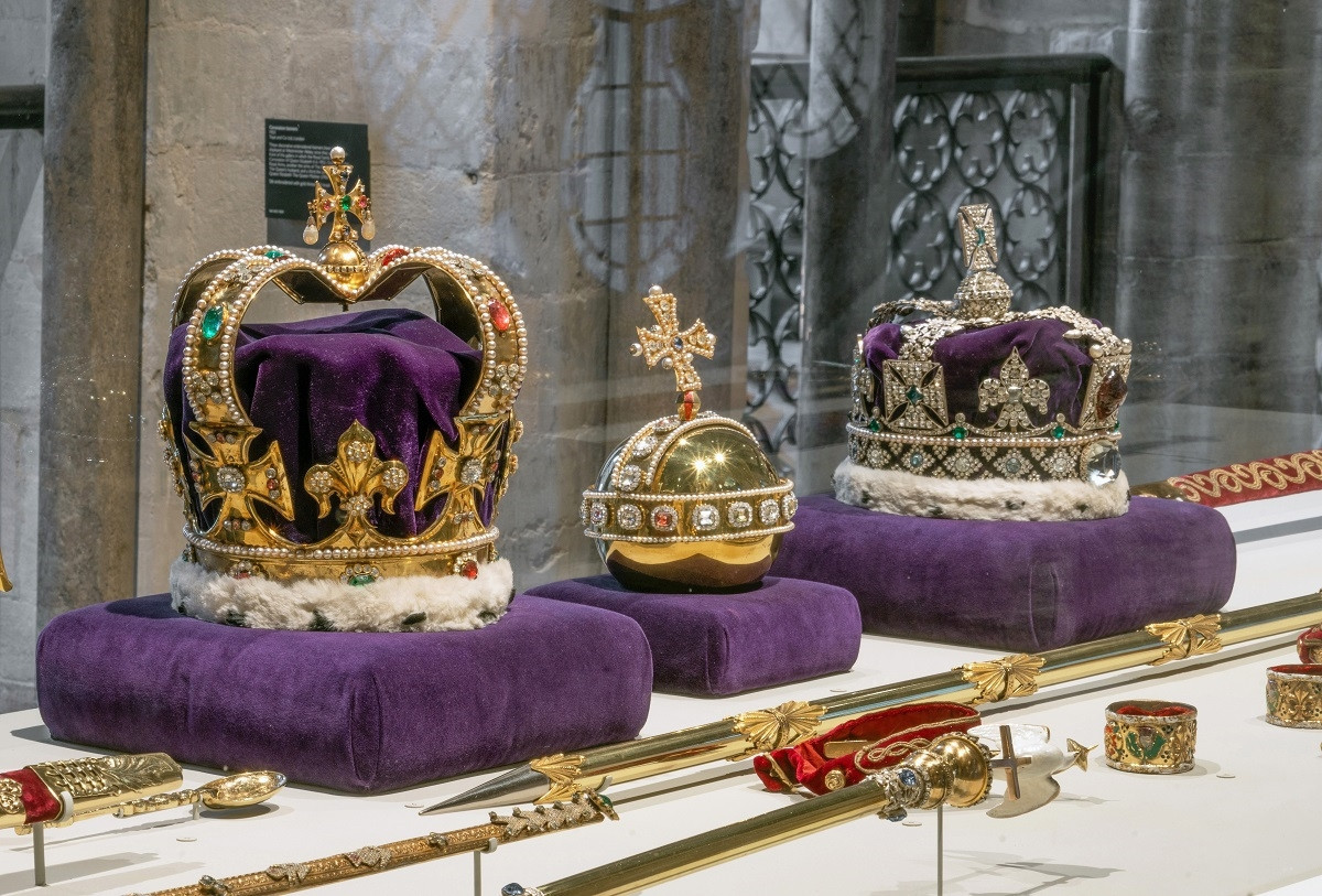 Treasures of Westminster Abbey Postcard Pack | Westminster Abbey Shop