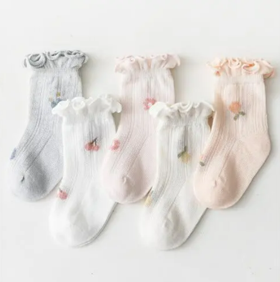Lore 3 Pack of Scalloped Socks