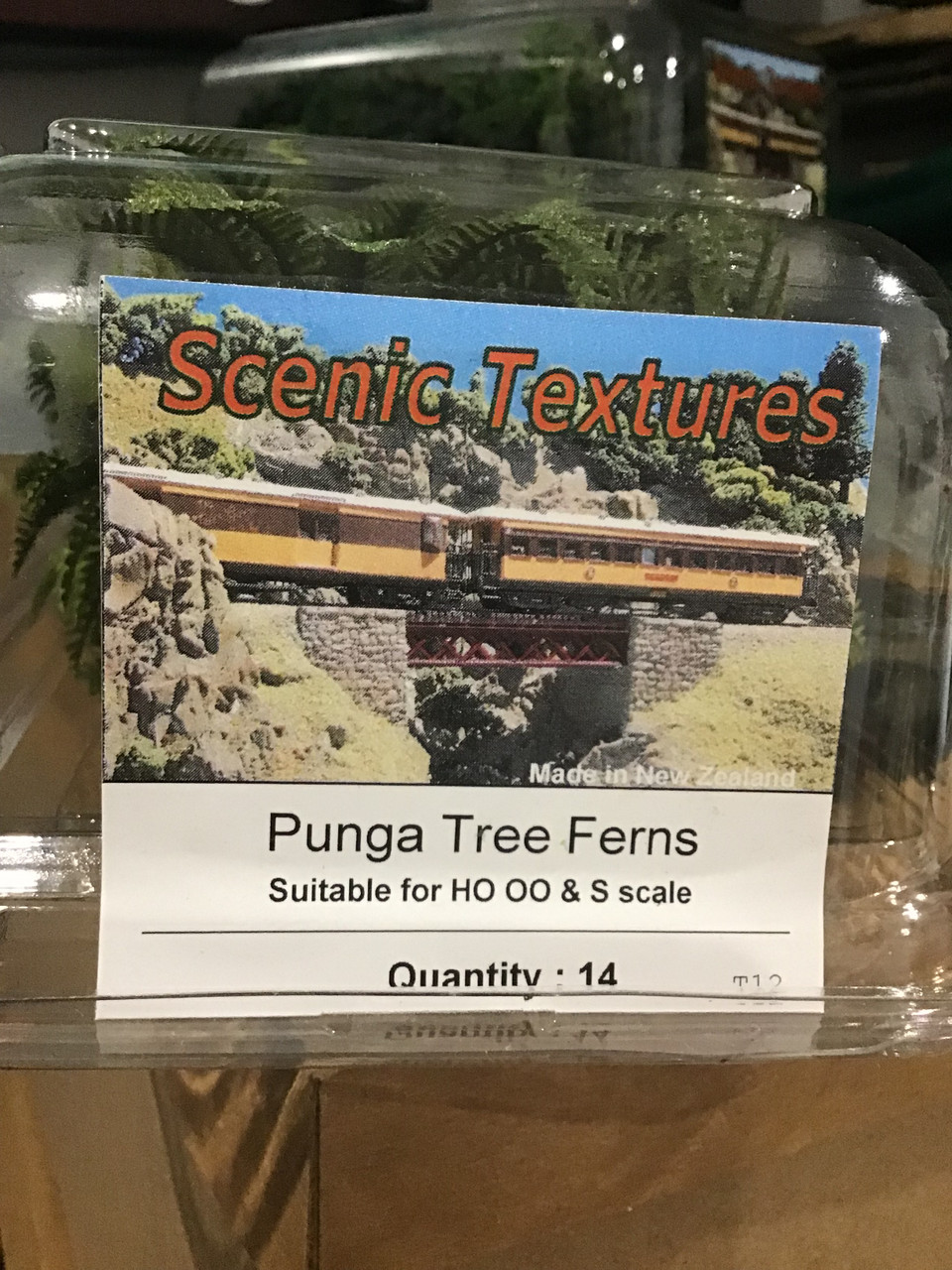 Scenic Textures #T12 Punga Tree Ferns for HO/OO/S 14 Pieces - Bay Hobbies