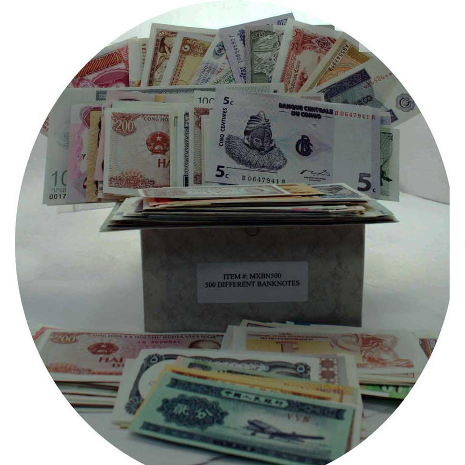 Giant banknote mix of 500 banknotes