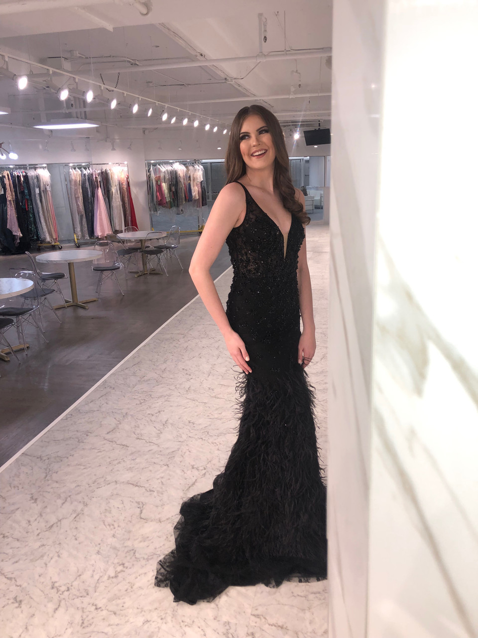 Courtney R. Height 5'9.5 Bust 34 Waist 26 Hips 37 - Everything Formals ...