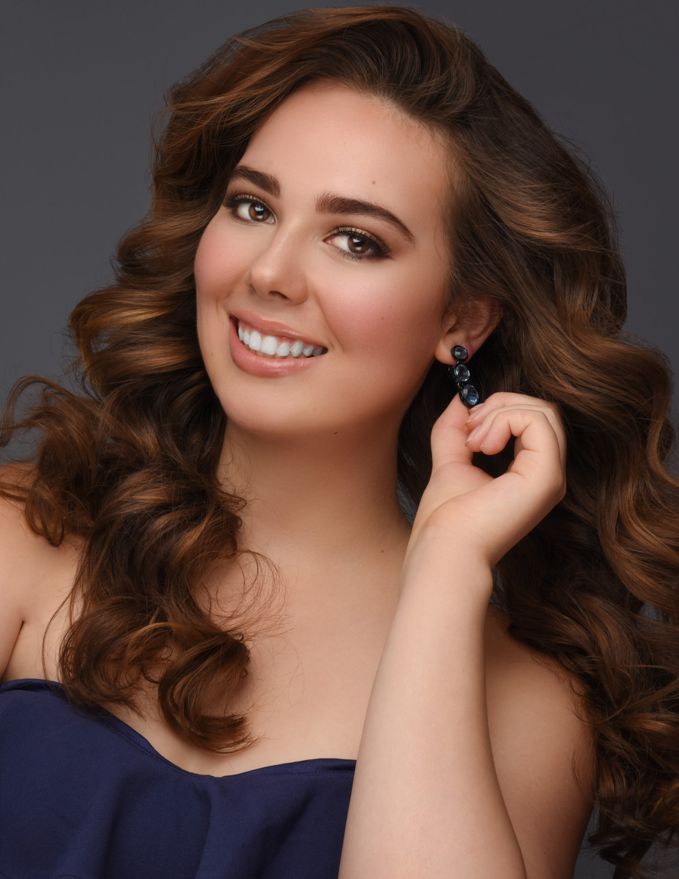 Emily T. Height 5'9 Bust 39 Waist 35 Hips 41